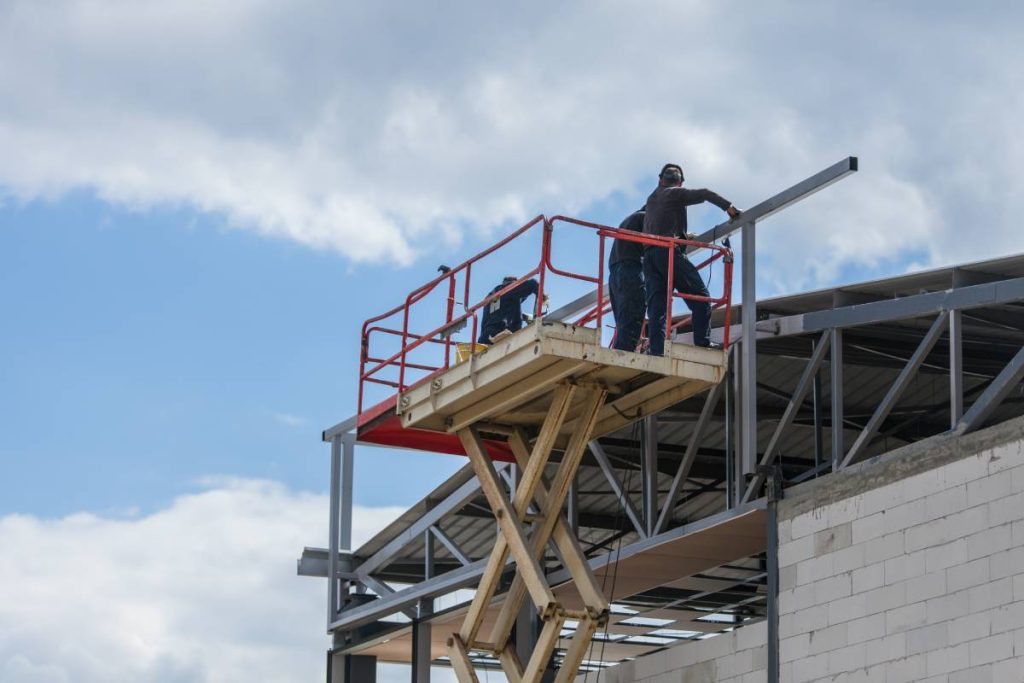What is scissor lift used for? How it's different from a man lift?